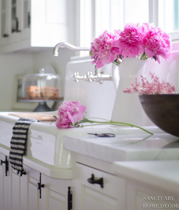 6 Easy Ways to Add Farmhouse Charm to Your Home - Sanctuary Home Decor