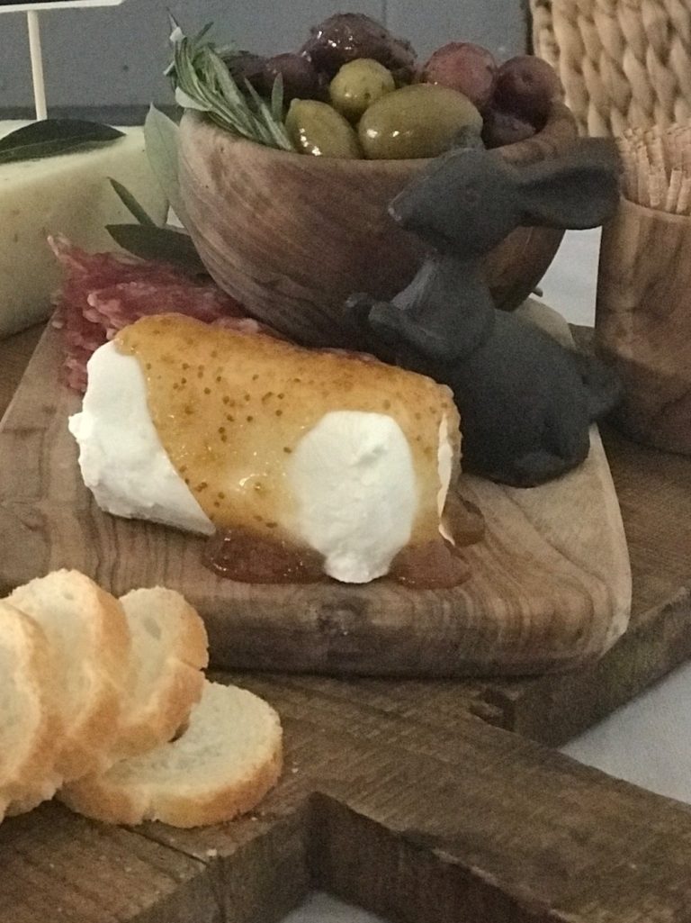 Holiday Entertaining: How to Make a Beautiful Cheese Board - Sanctuary ...