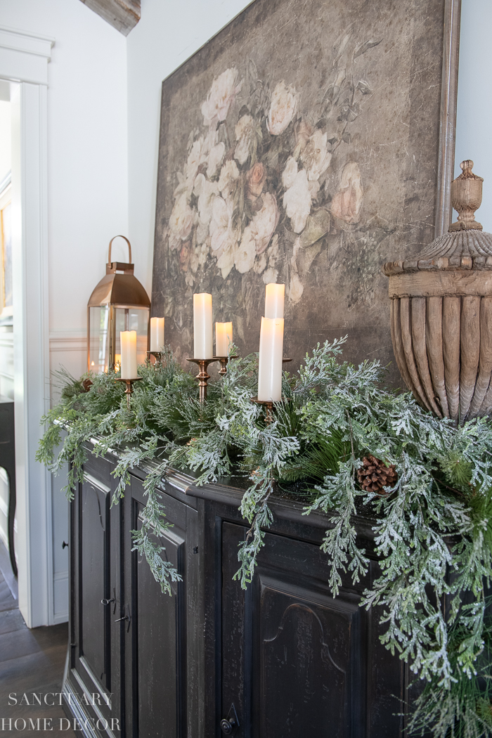 How to Style a Simple Christmas Vignette - Sanctuary Home Decor
